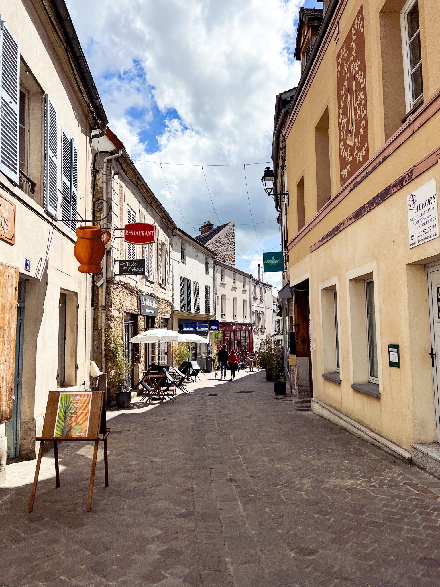 Chevreuse: Day Trip from Paris – Baguettes and Bicyclettes